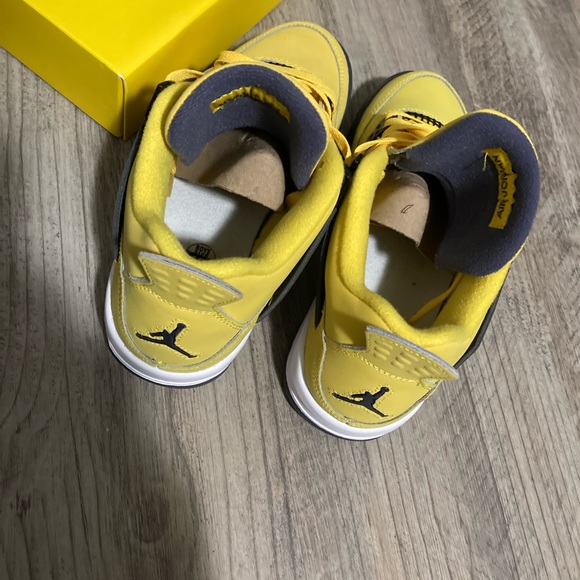 Jordan | Shoes | Jordan 4s Taxis Wore A Few Times But Kept In Good ...